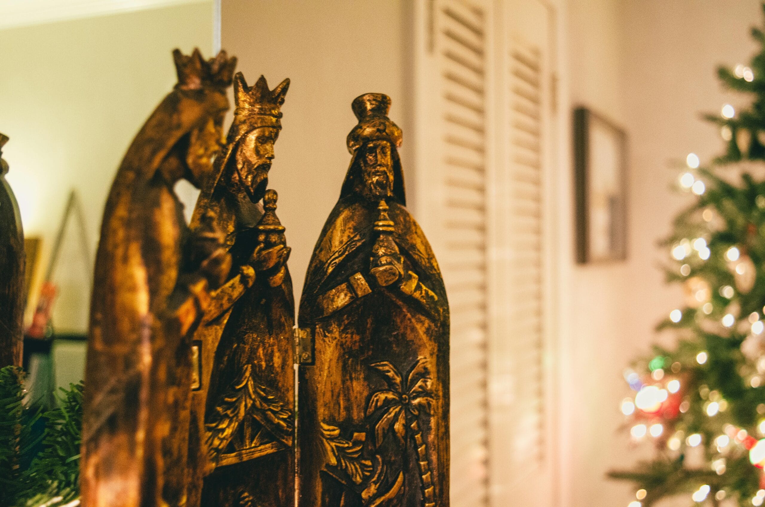 From Santa to the Three Kings: Holiday Traditions Across the Atlantic ...